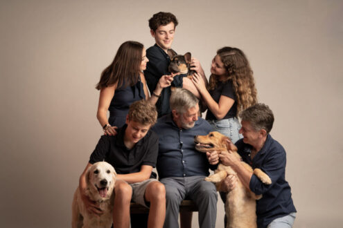 7 Family Photoshoot Ideas In Studio - Image Retouching Lab